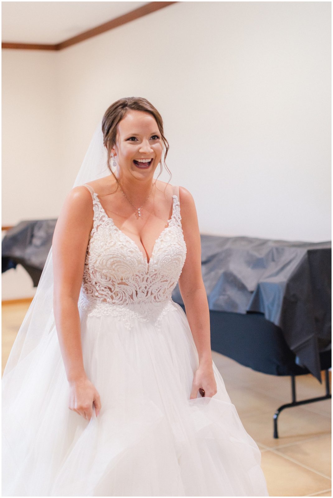 Switching Ideas for Your First Look | LRA Photo - LRA Photo